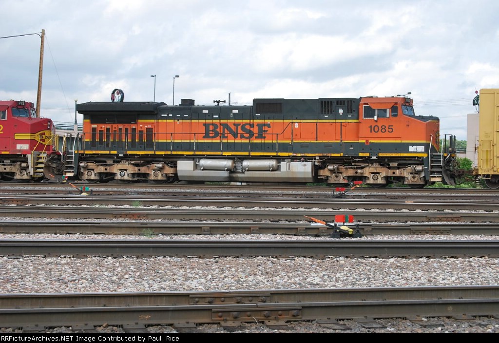 BNSF 1085